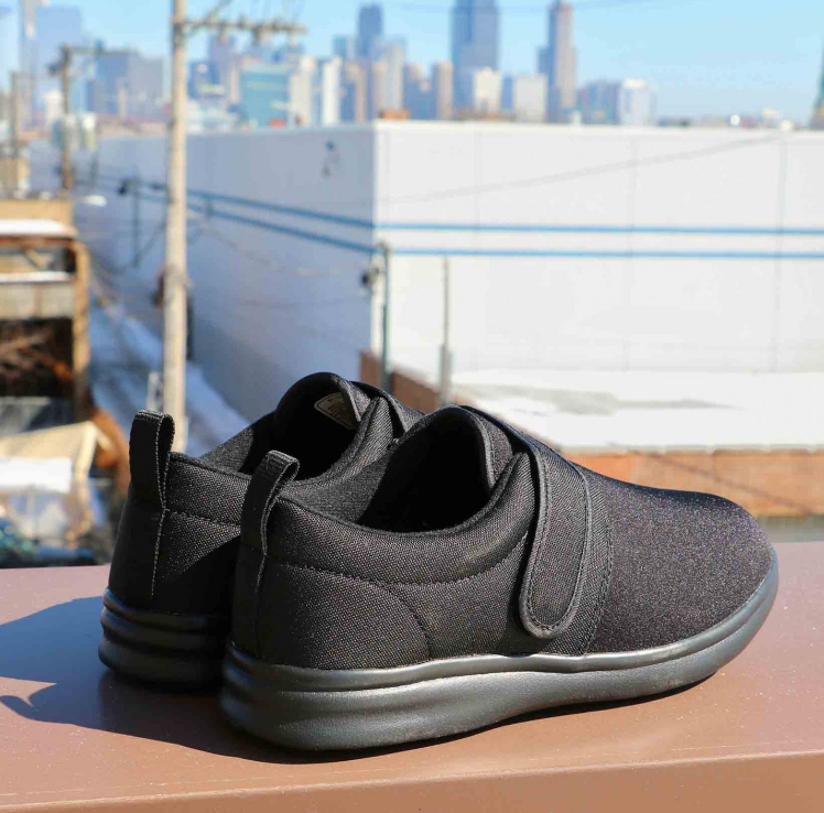 Choosing Diabetic Shoes: Essential Features for Comfort and Support